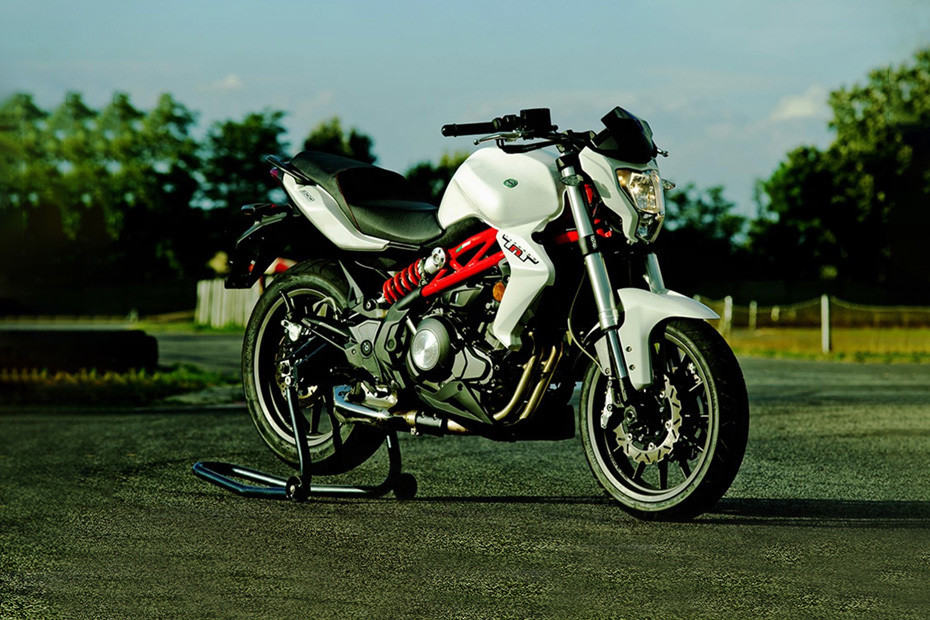 Benelli TNT 300 Price, Images, Colours, Specs, Mileage, Reviews