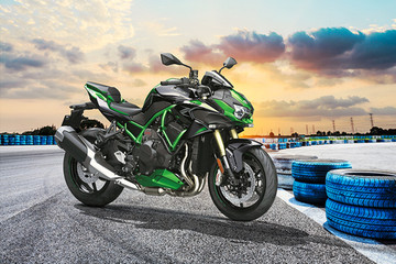 Kawasaki Z H2 SE Price, Images, Mileage, Specs & Features