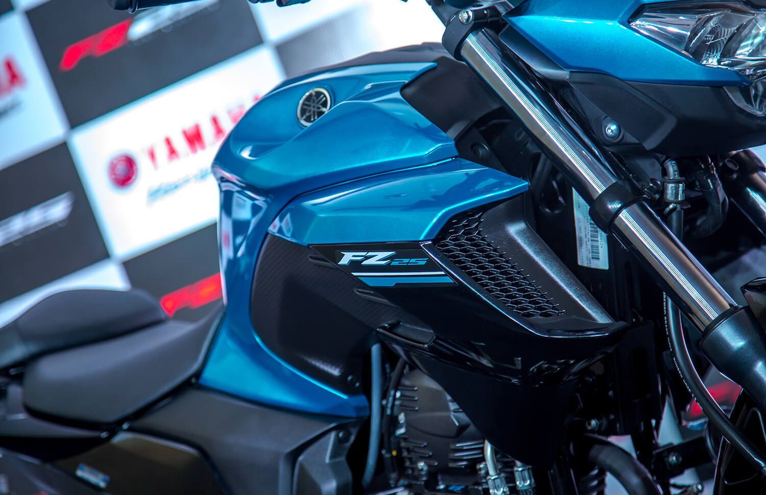 Yamaha FZ 25 Price, EMI, Specs, Images, Mileage and Colours