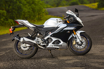 Yamaha R15 V4 M Price, Images, Mileage, Specs & Features