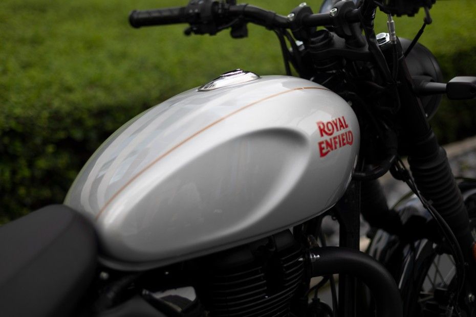 Here’s A Detailed Look At Royal Enfield Hunter 350’s Retro Variant ...