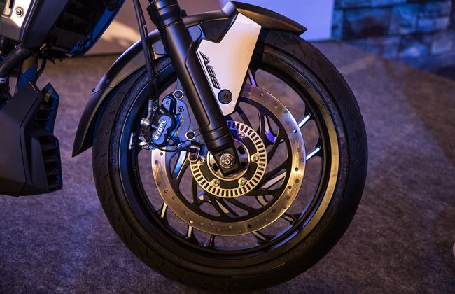 The Bajaj Dominar Pricing Shocker - How Did Bajaj Manage It? | Bikedekho