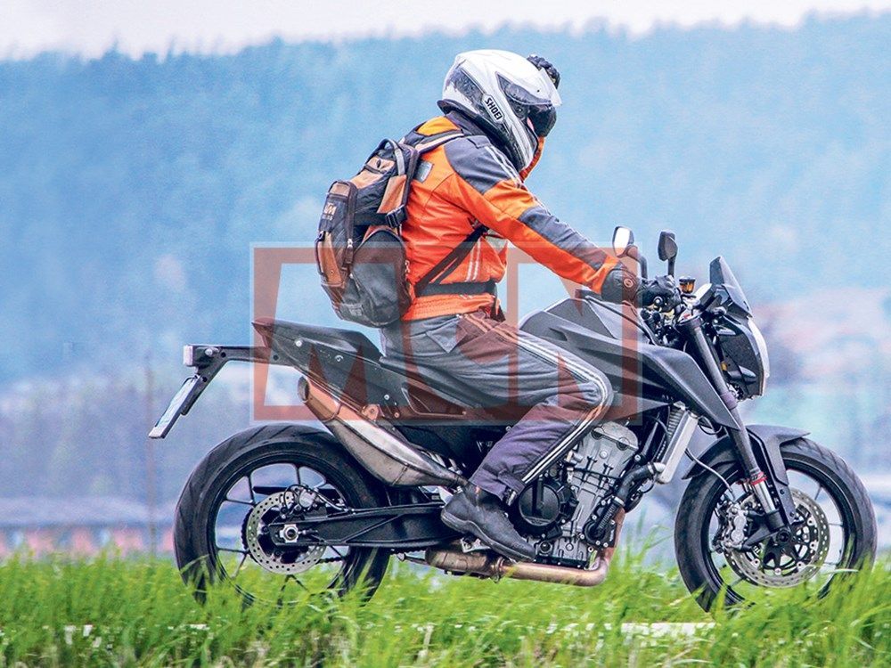 Upcoming KTM 800cc Motorcycle Spotted | BikeDekho