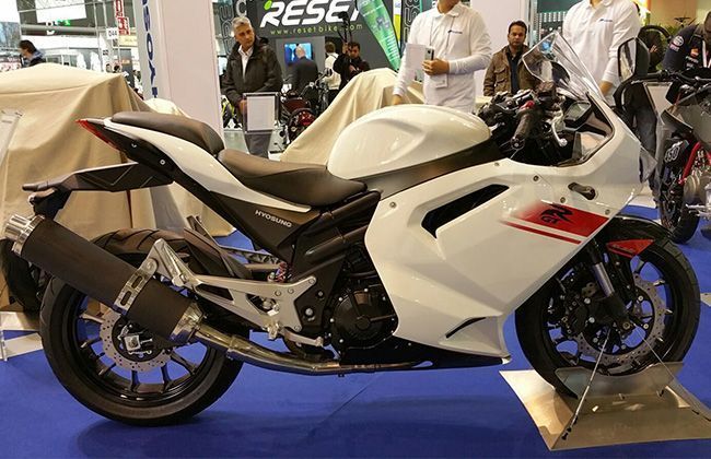 EICMA 2015: Hyosung GV300, GT300R and GT650R revealed | BikeDekho