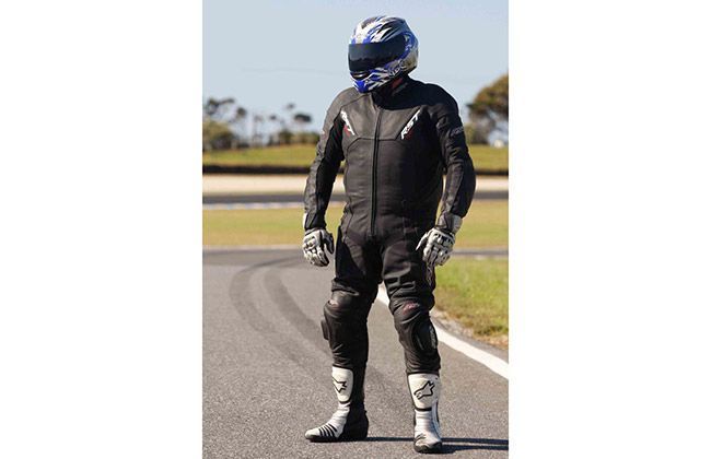 All you want to know about Motorcycle Riding Gears | Bikedekho