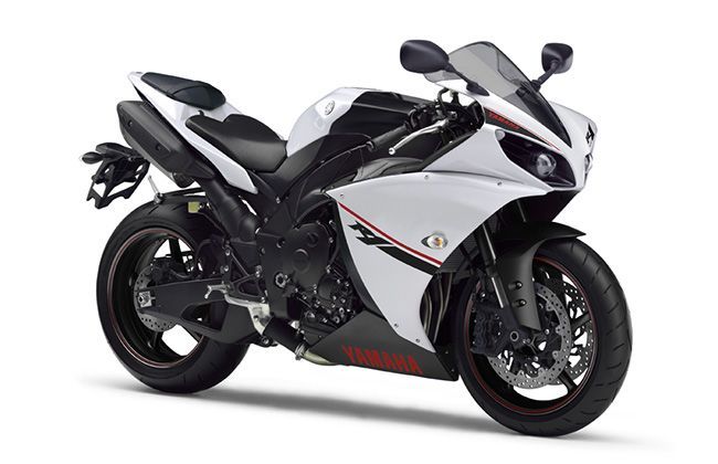 Yamaha YZF-R1 gets new colors | BikeDekho