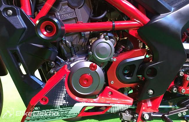 Closer Look on Benelli TNT 25 [Image Gallery] | BikeDekho