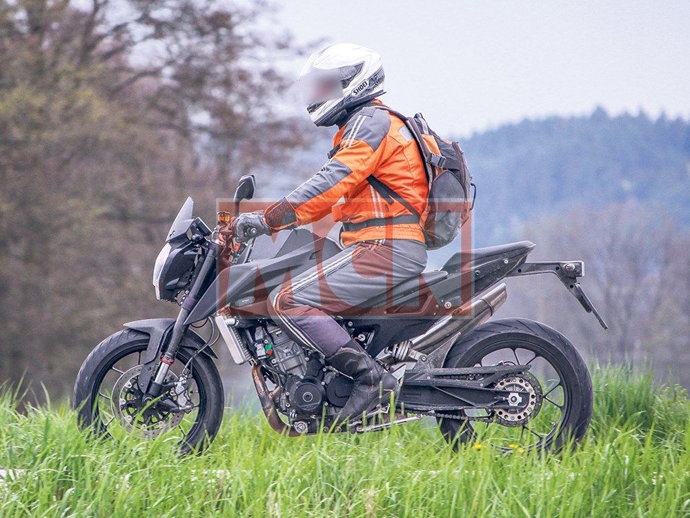 Upcoming KTM 800cc Motorcycle Spotted | BikeDekho