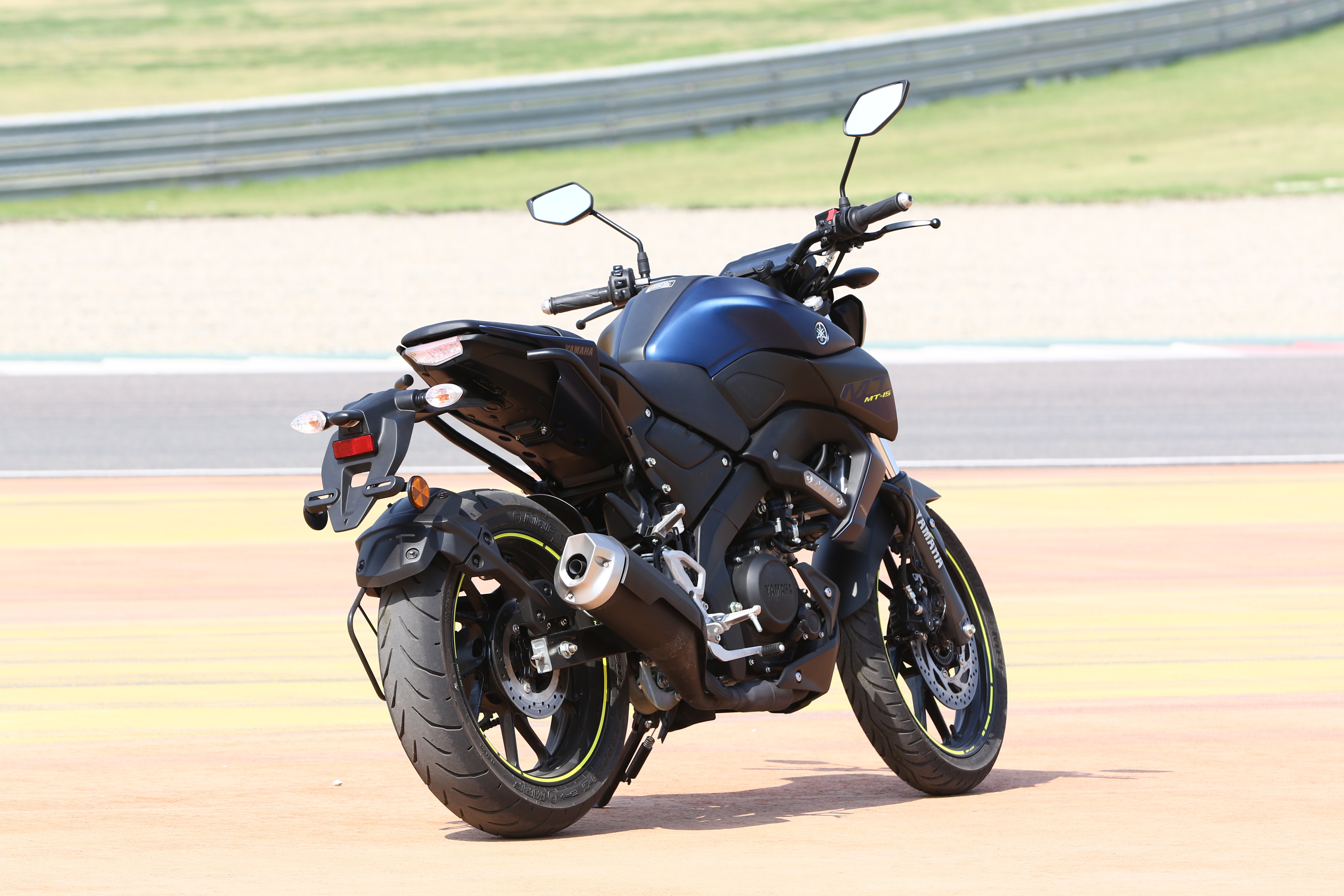 Yamaha MT-15: Track Ride Review | BikeDekho