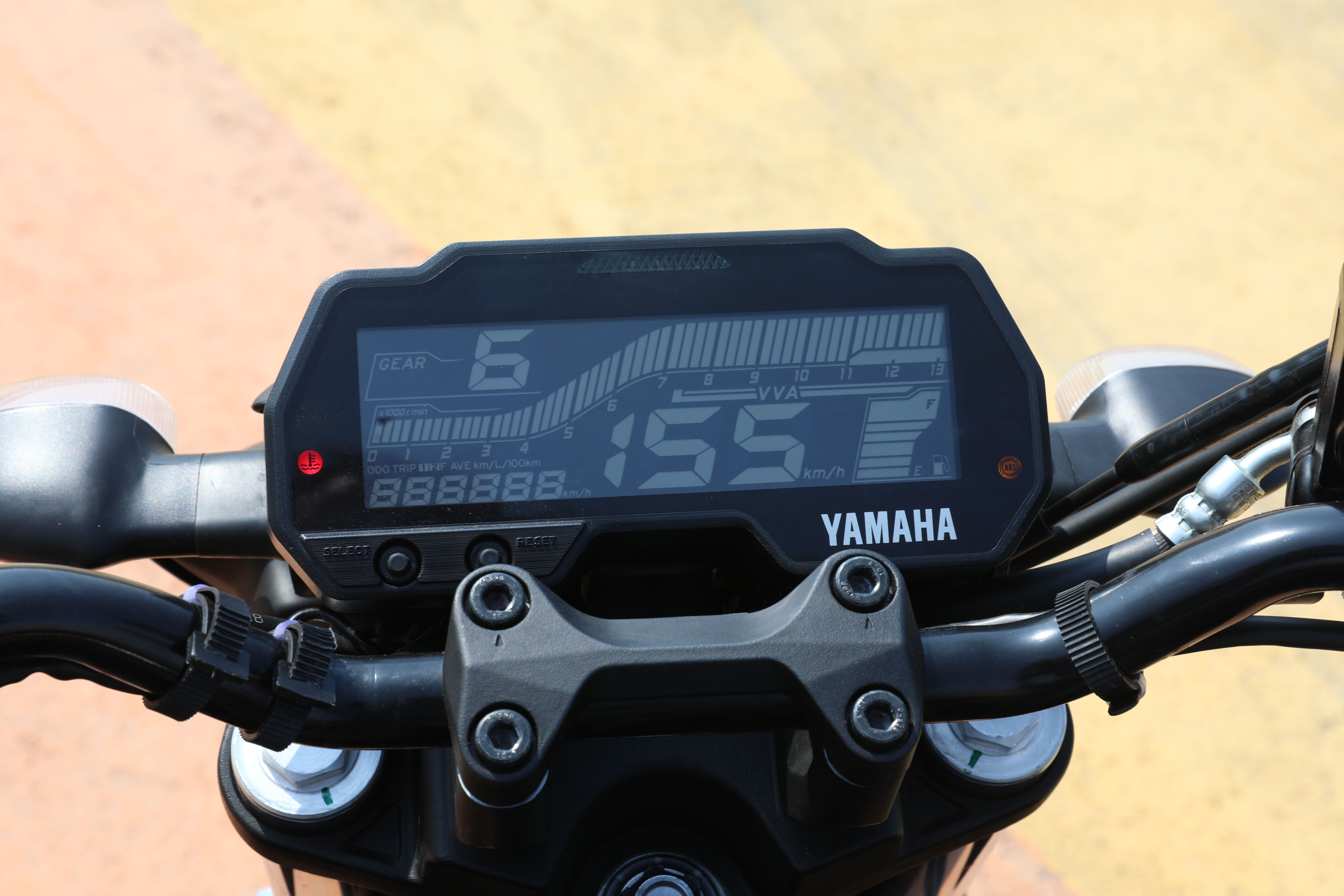 Yamaha MT-15: Track Ride Review | BikeDekho