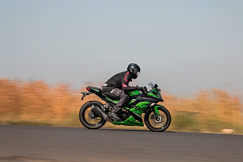 Kawasaki Ninja 300 vs BMW G 310 R vs Benelli TNT 300: Real World ...