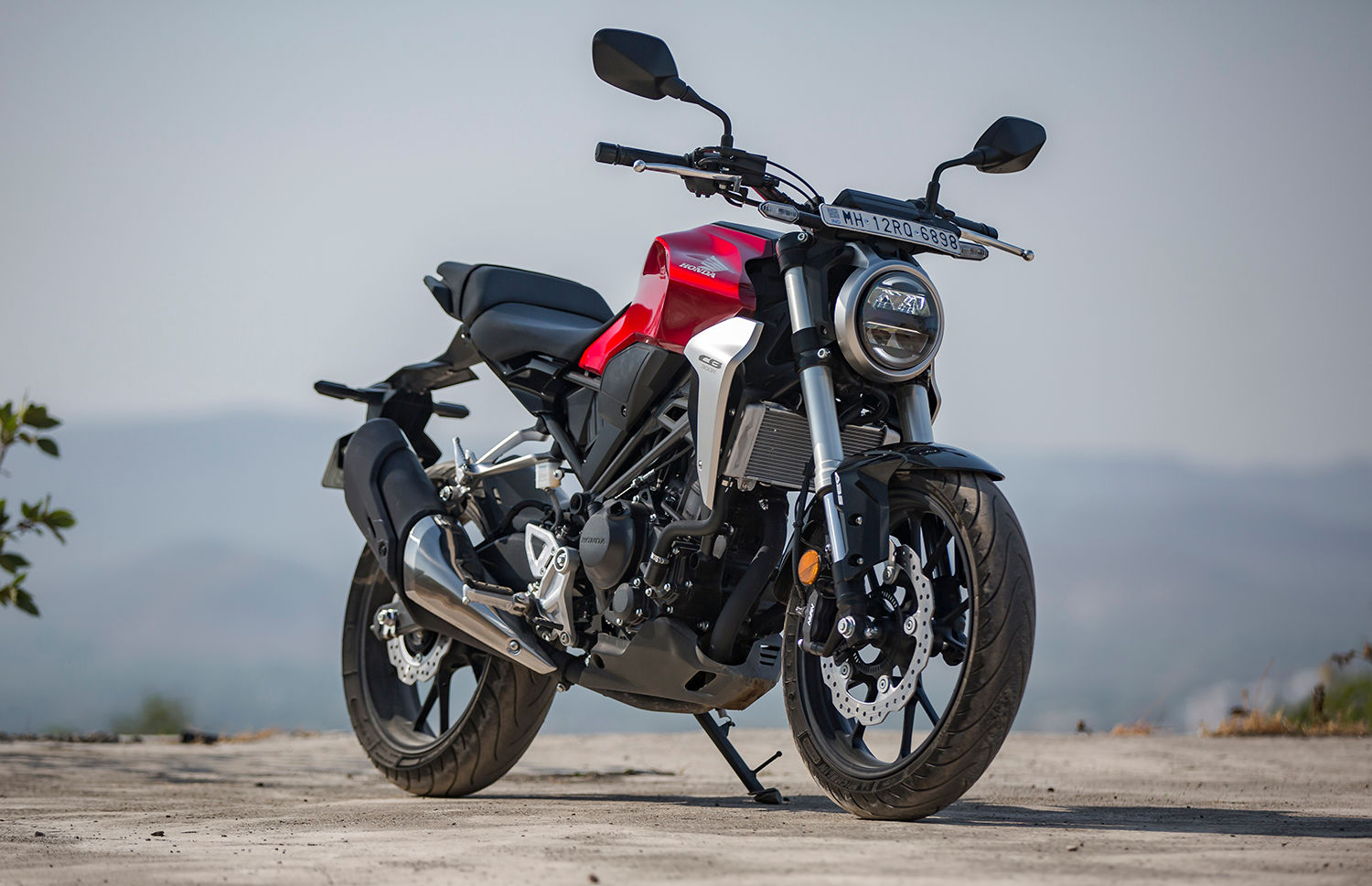 Honda CB300R: Road Test Review | BikeDekho