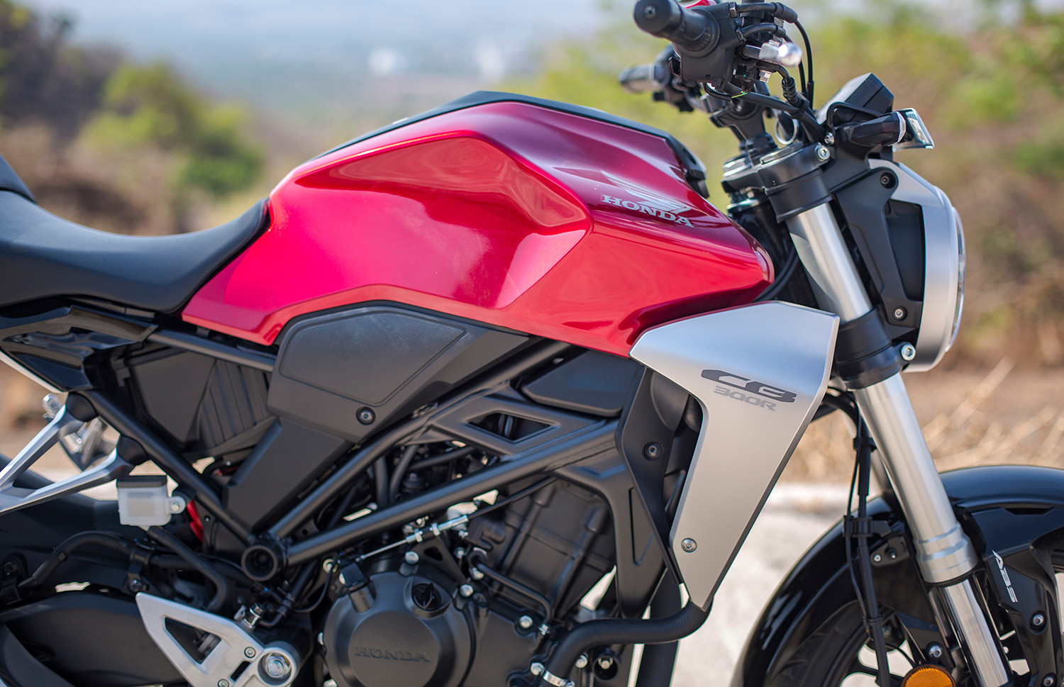 Honda CB300R Review: Picture Gallery | BikeDekho
