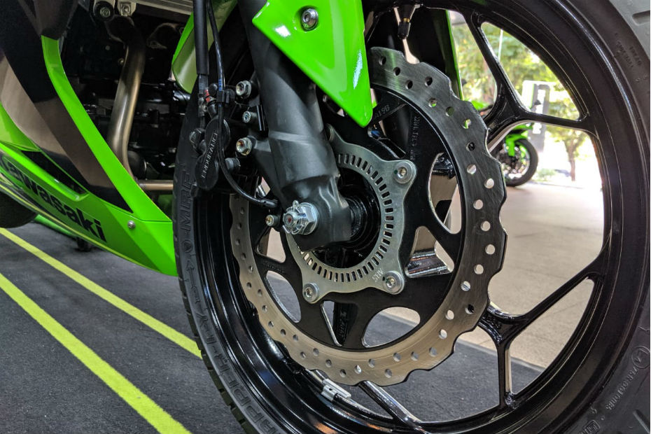 2019 Kawasaki Ninja 300: Image Gallery | BikeDekho
