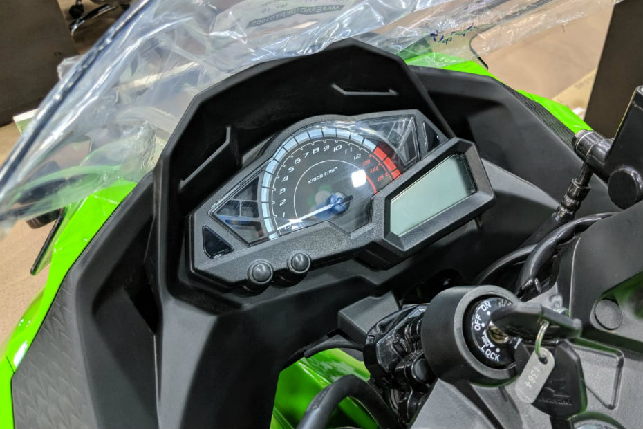 2019 Kawasaki Ninja 300: Image Gallery | BikeDekho