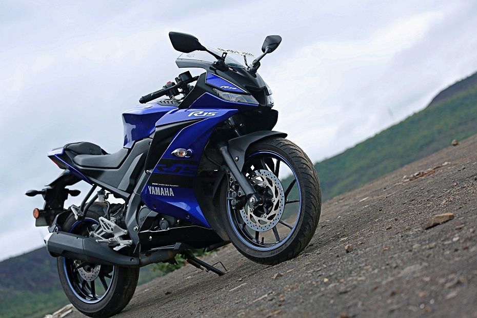 Yamaha YZF-R15 V3.0 Review: Picture Gallery | BikeDekho