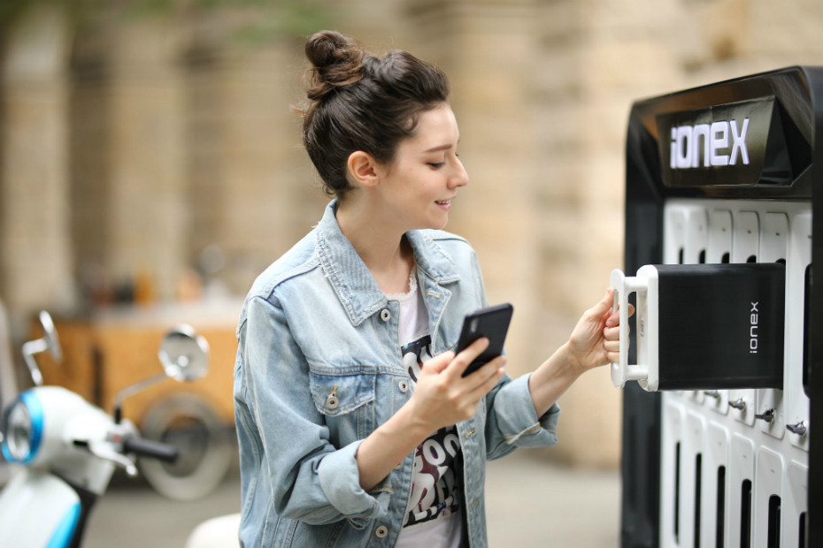 22Kymco iFlow Ionex Battery Tech Explained | BikeDekho