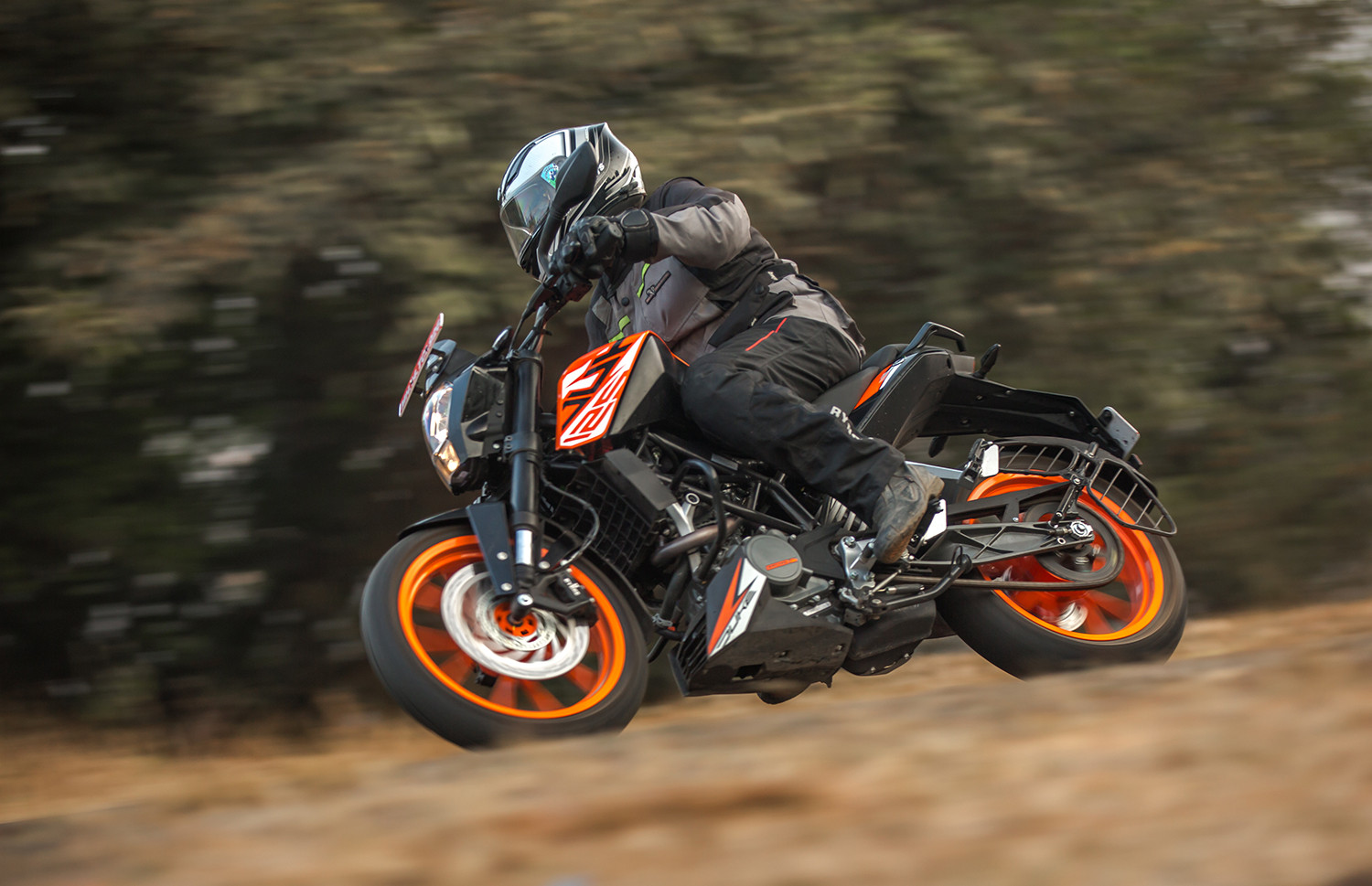 KTM RC 125 vs 125 Duke: Which One To Buy | BikeDekho