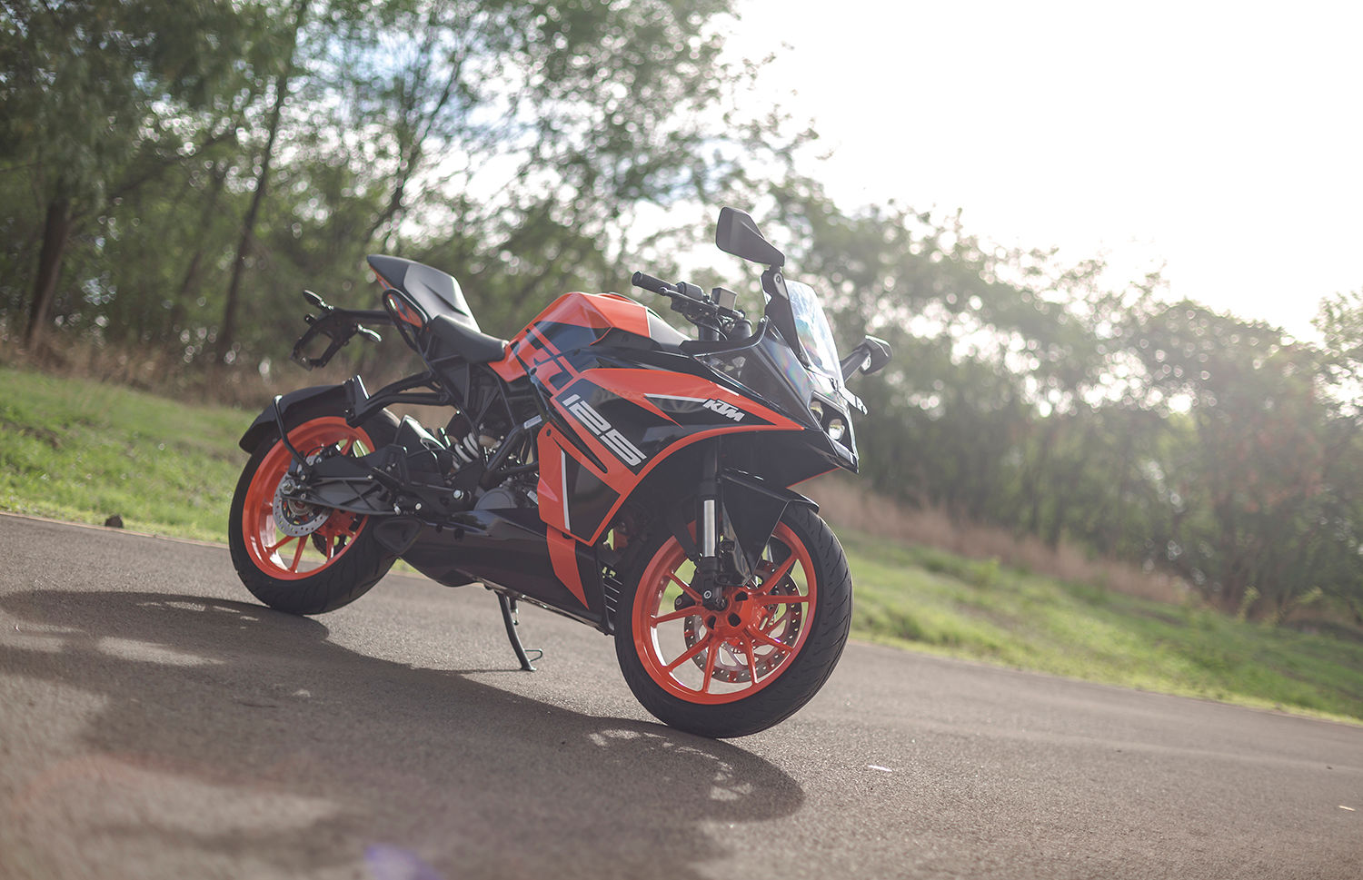 KTM RC 125: Track Ride Review | BikeDekho