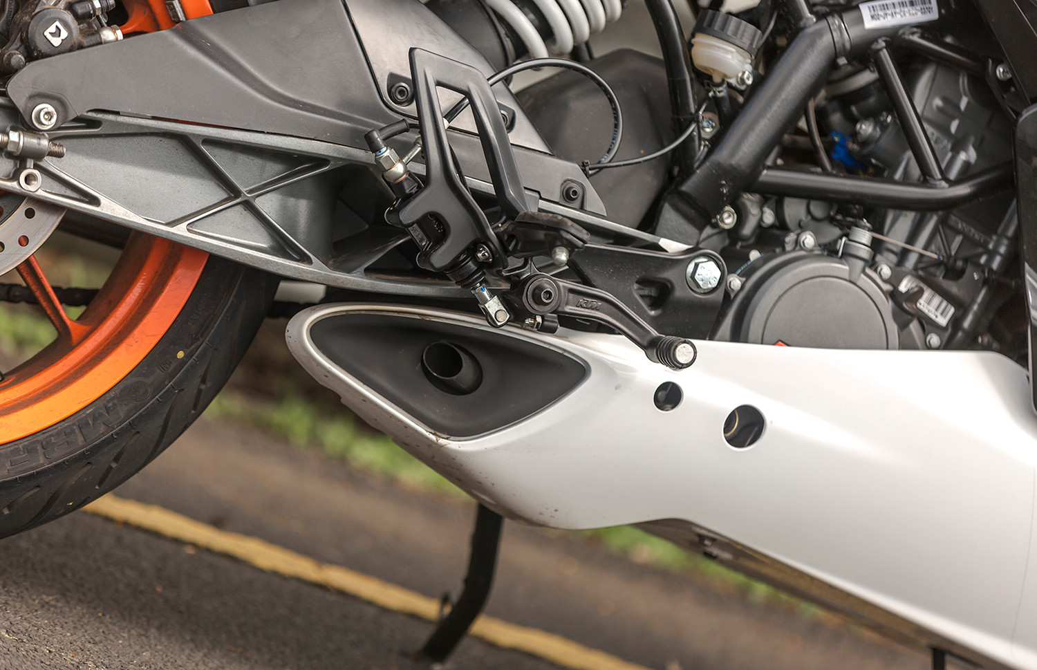 KTM RC 125 Review Image Gallery | BikeDekho