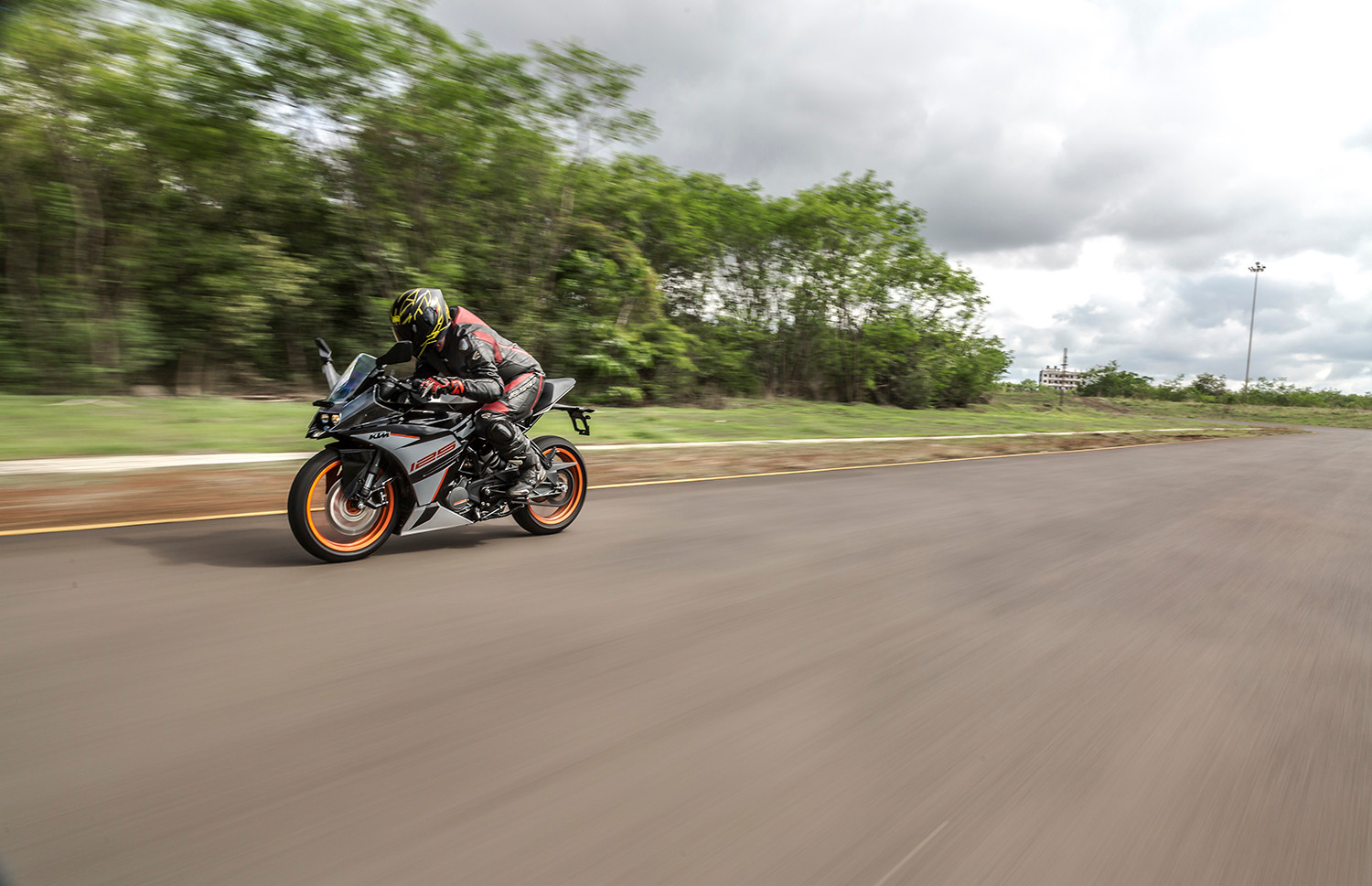 KTM RC 125 Review Image Gallery | BikeDekho