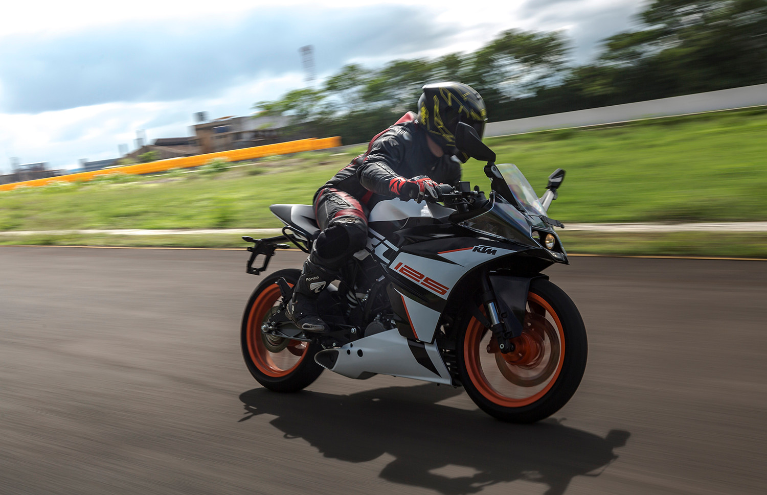 KTM RC 125 Review Image Gallery | BikeDekho