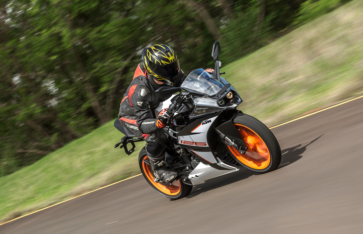 KTM RC 125 Review Image Gallery | BikeDekho