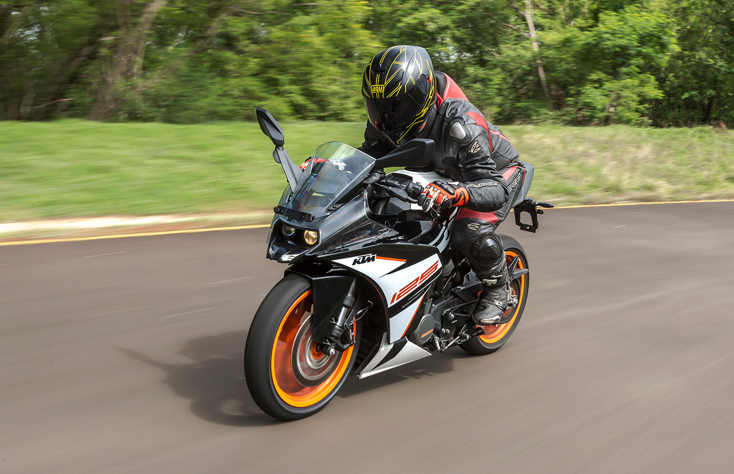 KTM RC 125 Review Image Gallery | BikeDekho