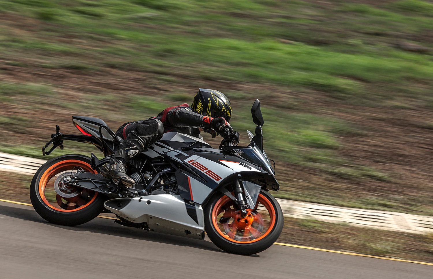 KTM RC 125 Review Image Gallery | BikeDekho