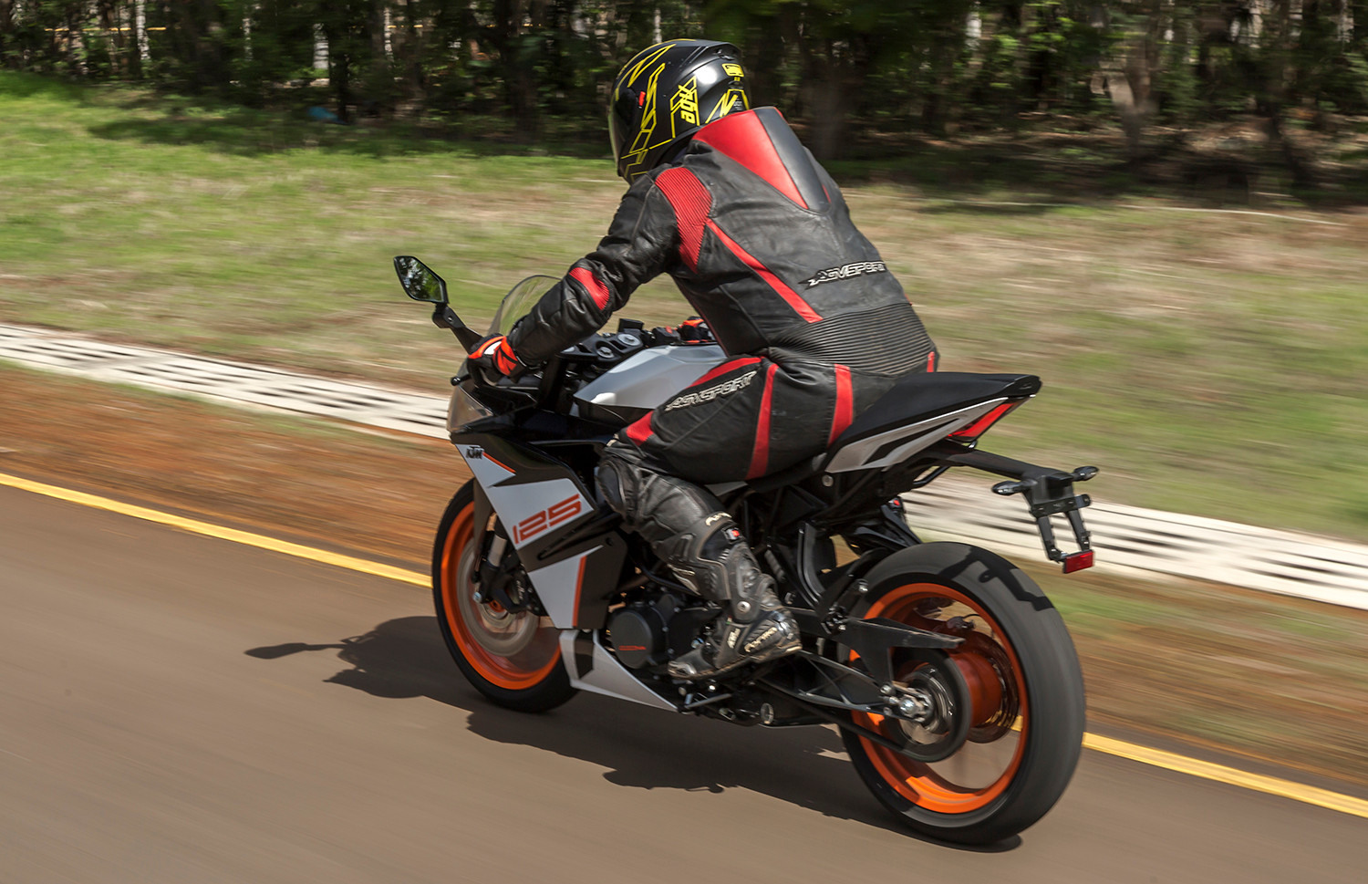 KTM RC 125 Review Image Gallery | BikeDekho
