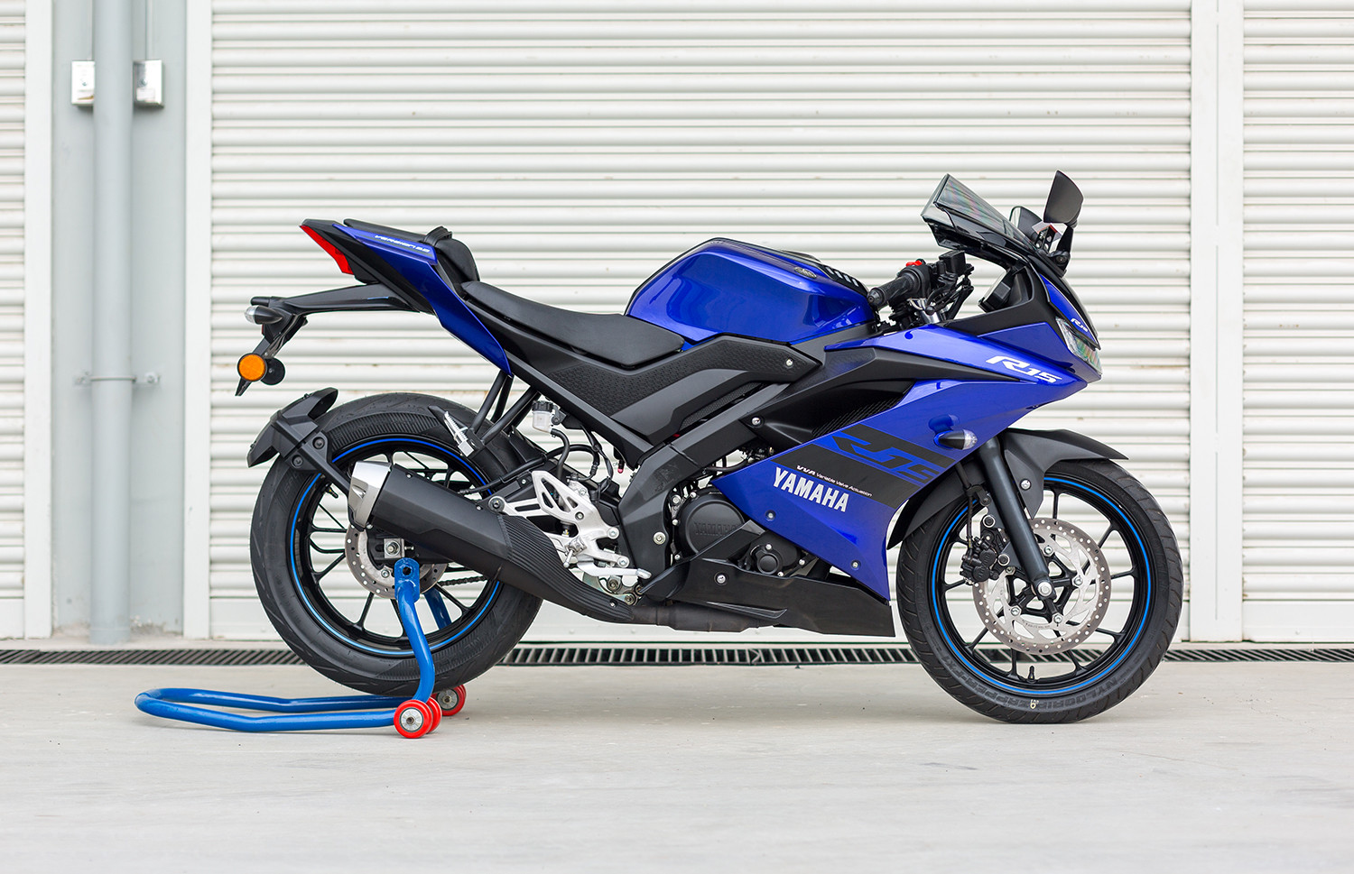 KTM RC 125 vs Yamaha R15 V3.0: Image Comparison | BikeDekho