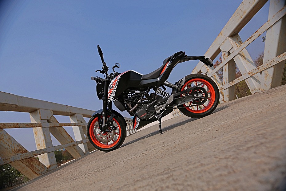 KTM 125 Duke Review: Picture Gallery | BikeDekho