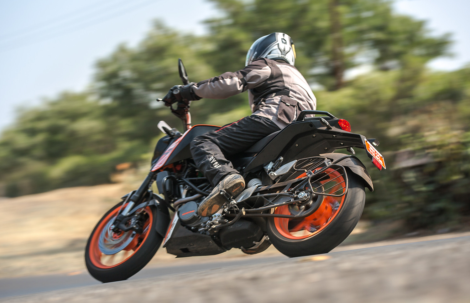 KTM 125 Duke Review: Picture Gallery | BikeDekho
