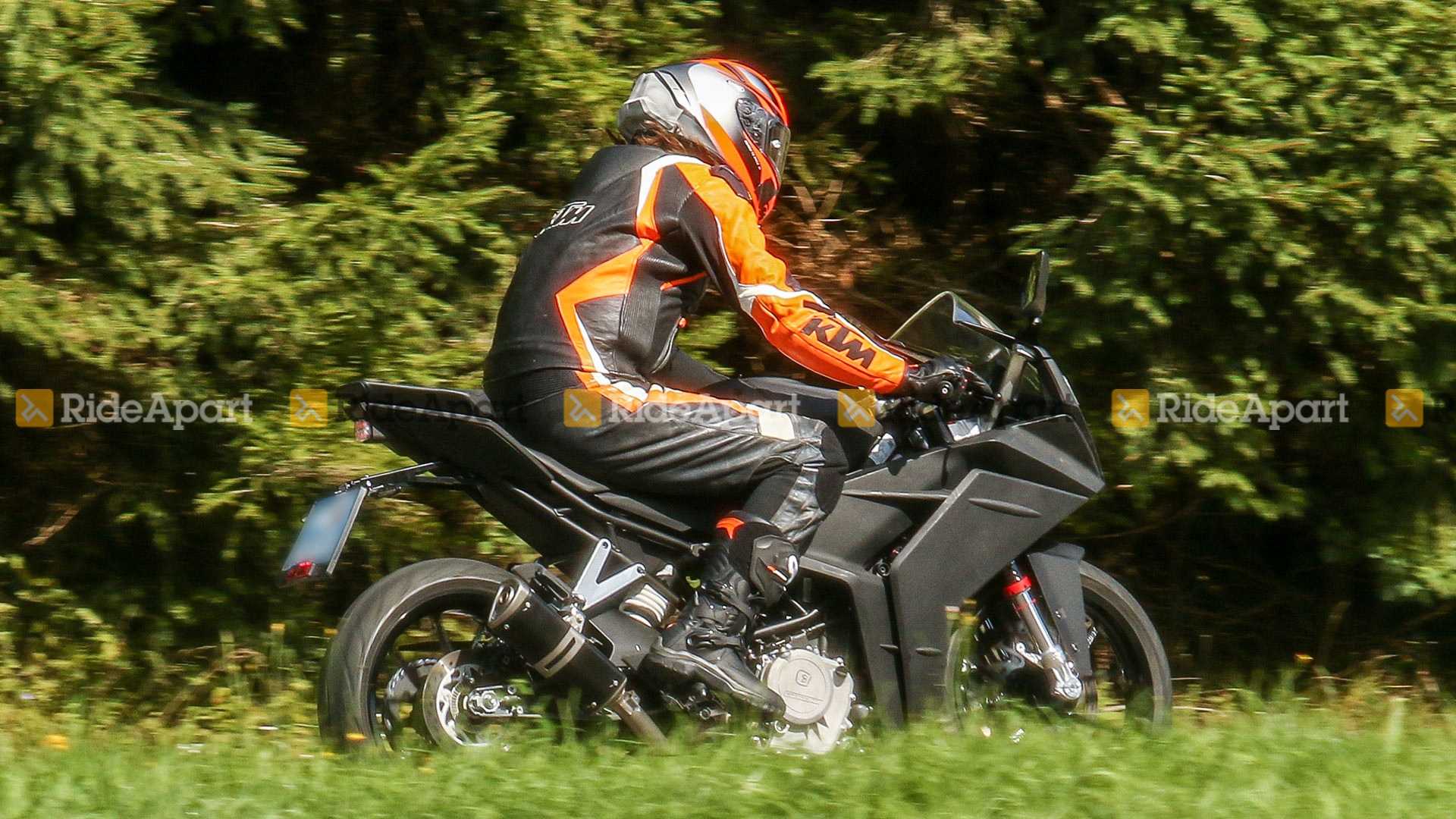 2020 KTM RC 390 Design Revealed | BikeDekho