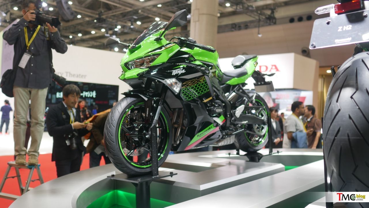 Kawasaki Ninja ZX-25R In Images | BikeDekho