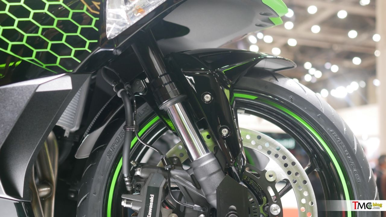 Kawasaki Ninja ZX-25R In Images | BikeDekho