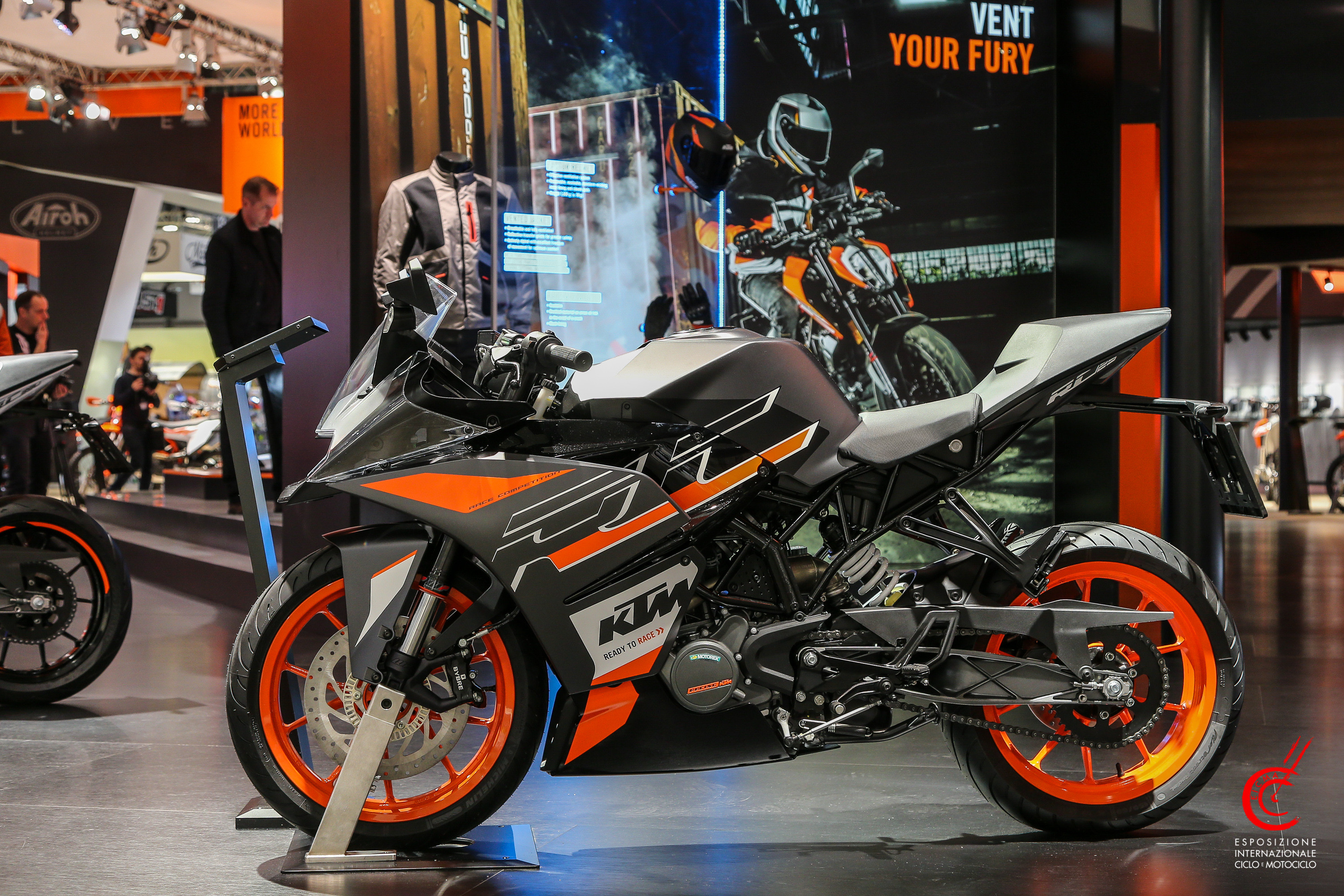 KTM RC 390 And RC 125 Get New Livery At EICMA 2019 | BikeDekho