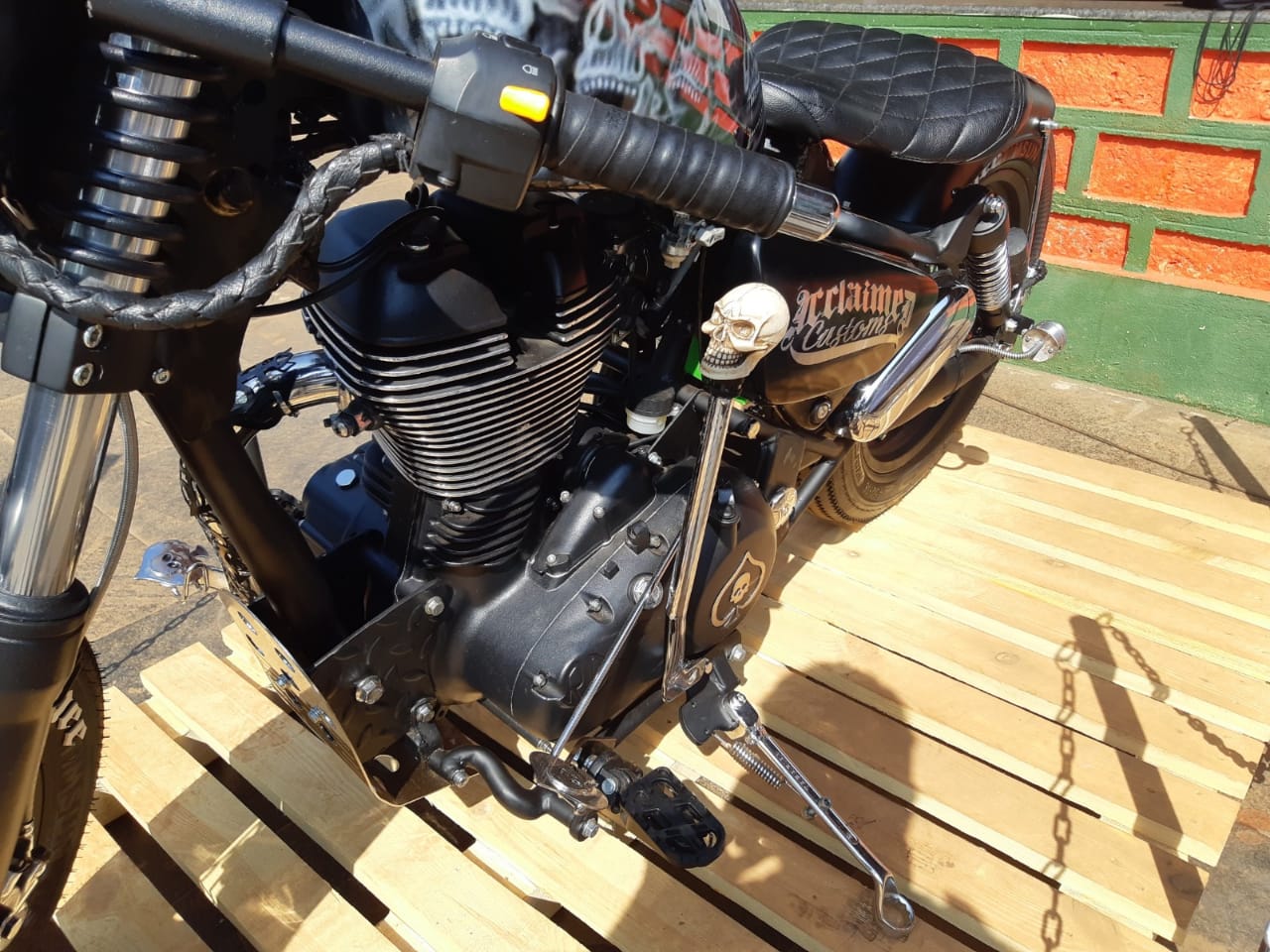 Royal Enfield Thunderbird 500 Bobber Mod By Acclaimed Customs | BikeDekho