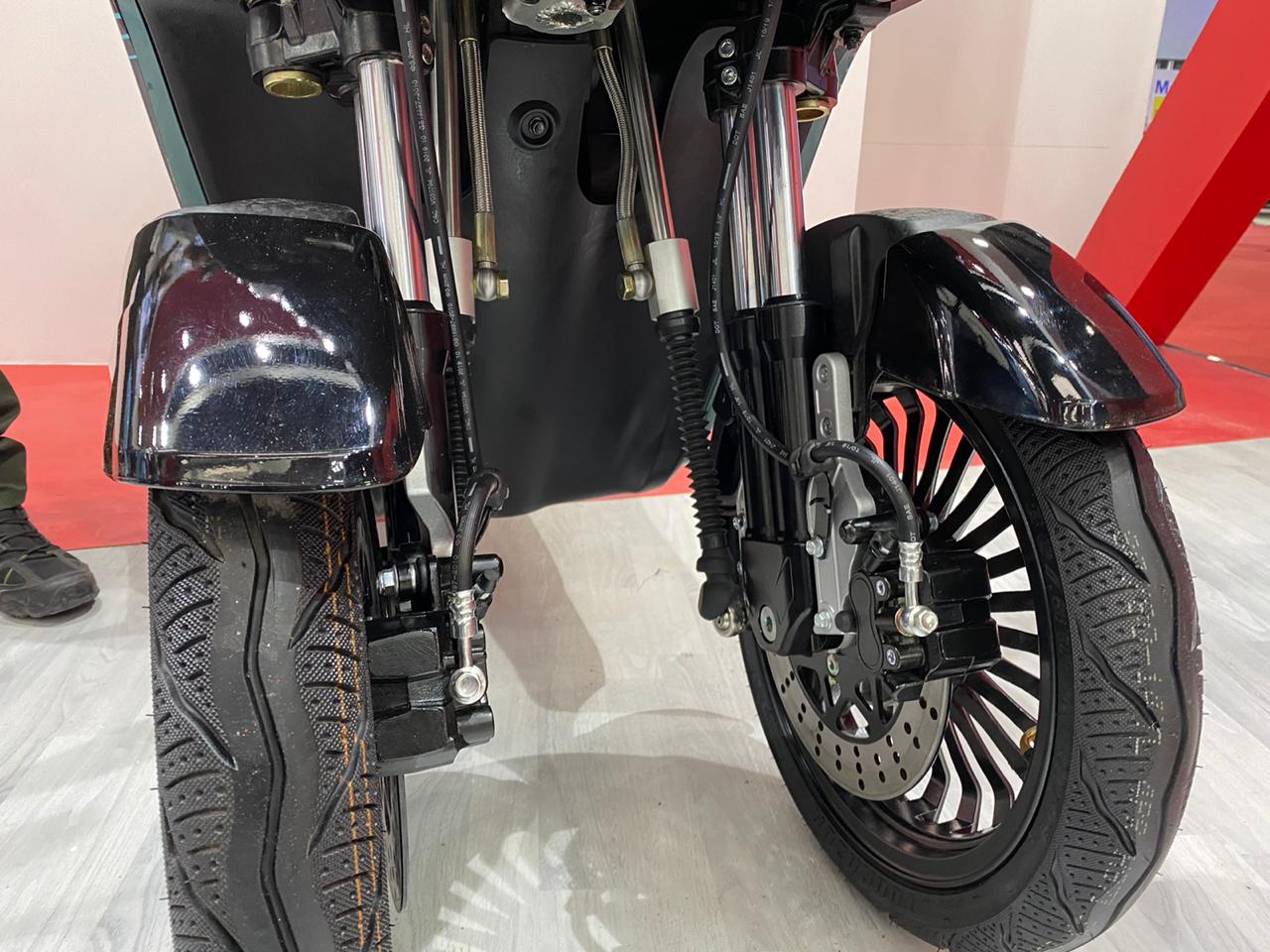 Hero AE-3 Electric Scooter: Image Gallery | BikeDekho