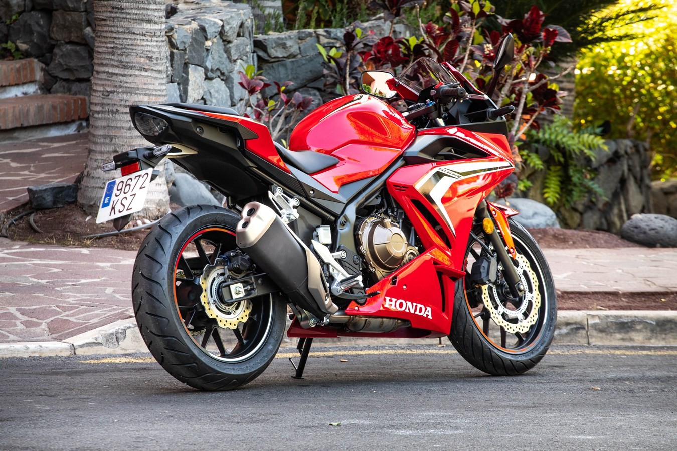 Honda CBR500R vs KTM RC 390: Spec Comparison | BikeDekho