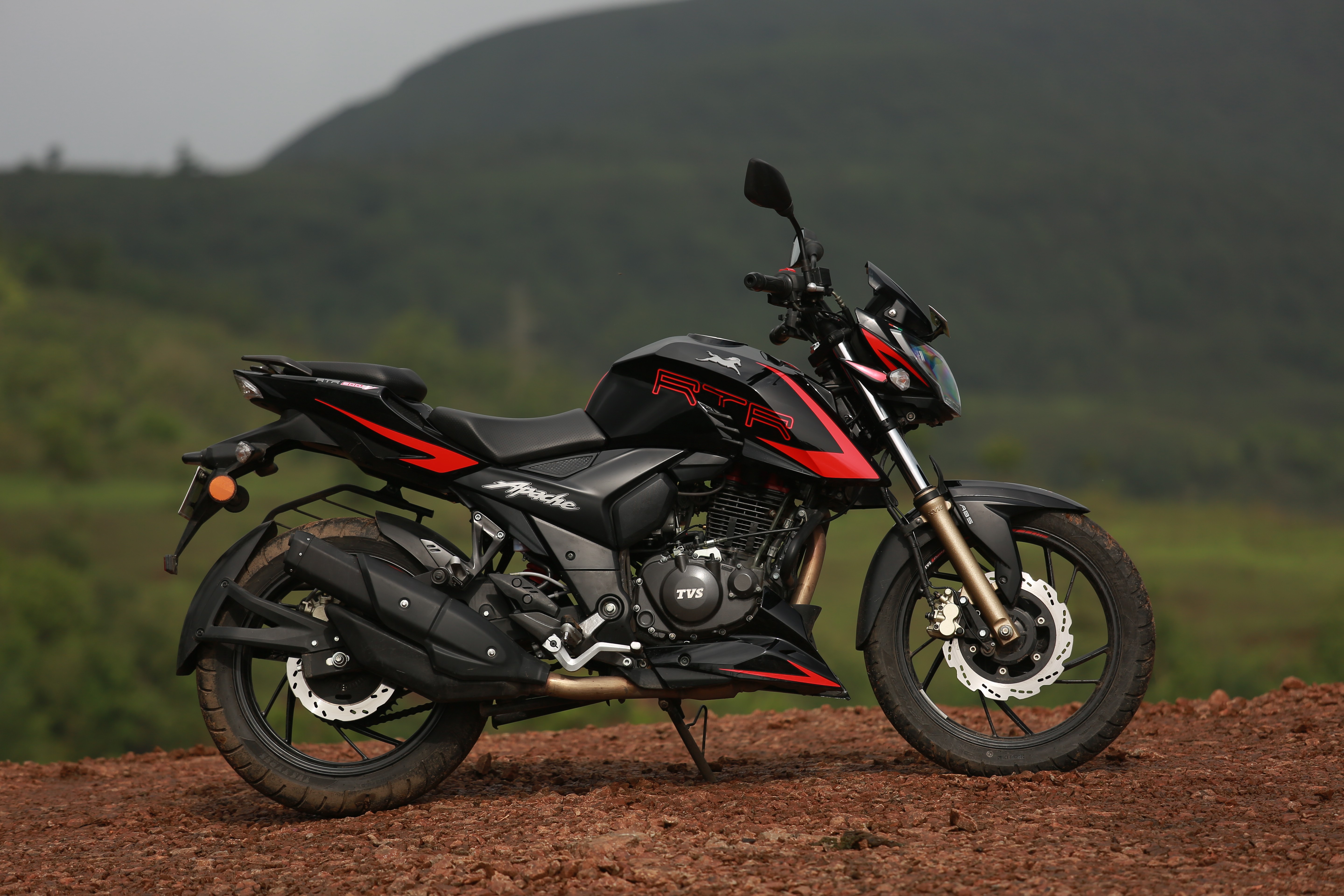 TVS Apache RTR 200 4V BS6 vs Apache RTR 200 4V BS4: Image Comparison ...