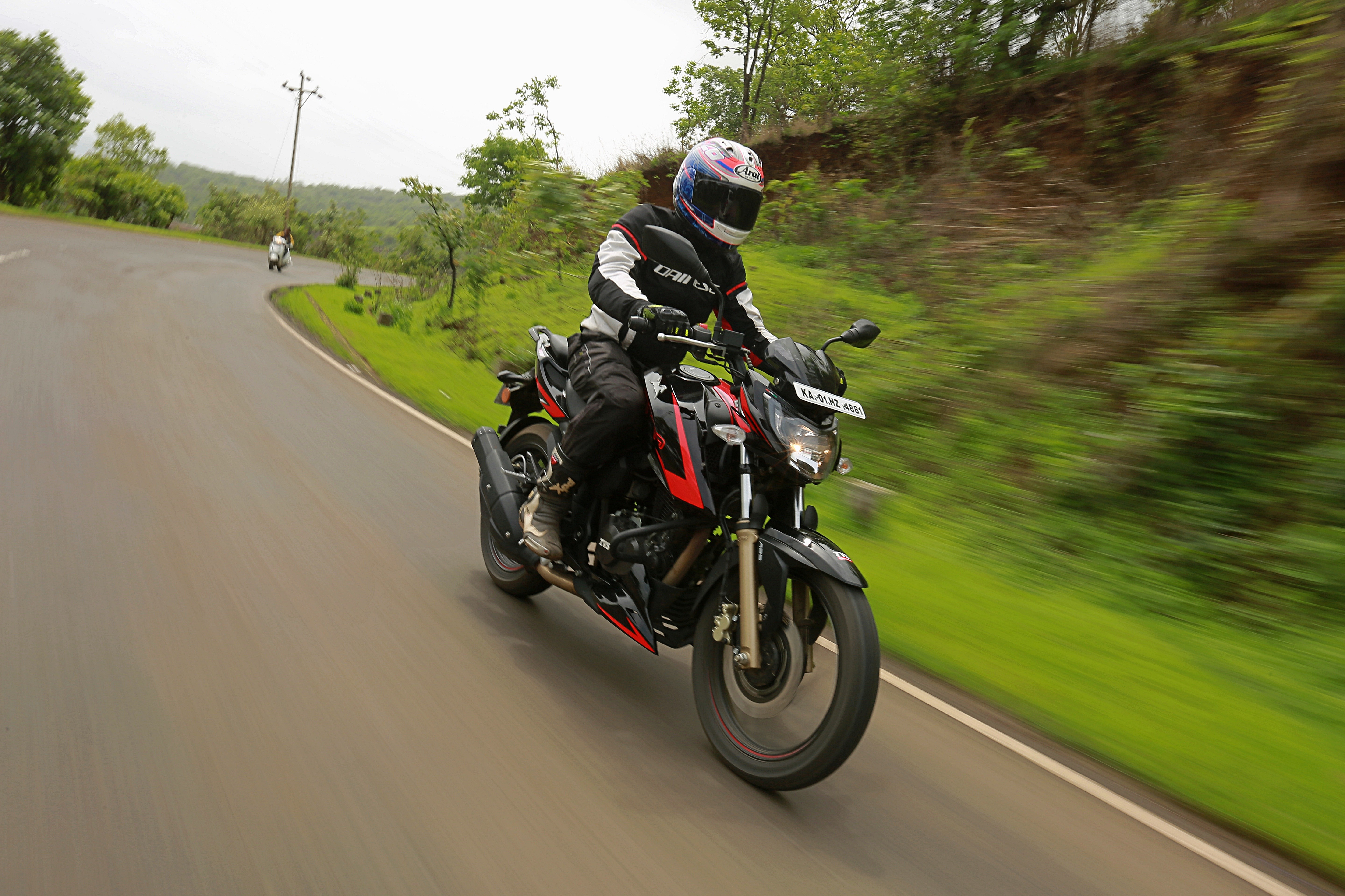 TVS Apache RTR 200 4V BS6 vs Apache RTR 200 4V BS4: Image Comparison ...