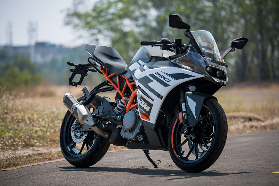 Honda CBR400R vs KTM RC 390: Image Comparison | BikeDekho