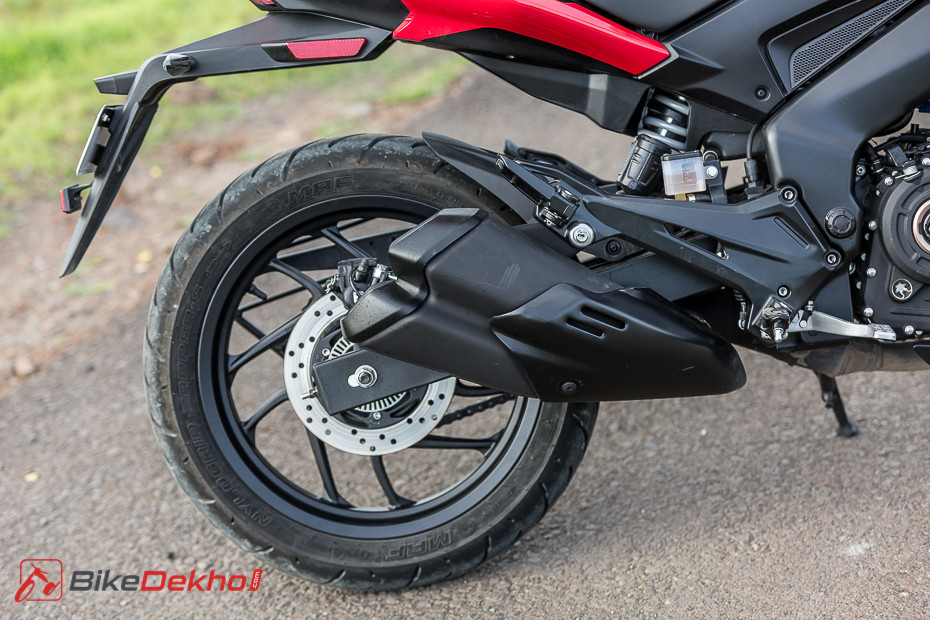 Bajaj Dominar 250 vs Royal Enfield Classic 350: Image Comparison ...