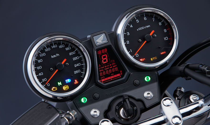 Honda CB1300 Super Four, Super Bol d'Or: Photo Gallery | BikeDekho