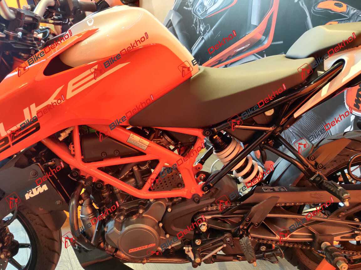 2021 KTM 125 Duke: Image Gallery | BikeDekho