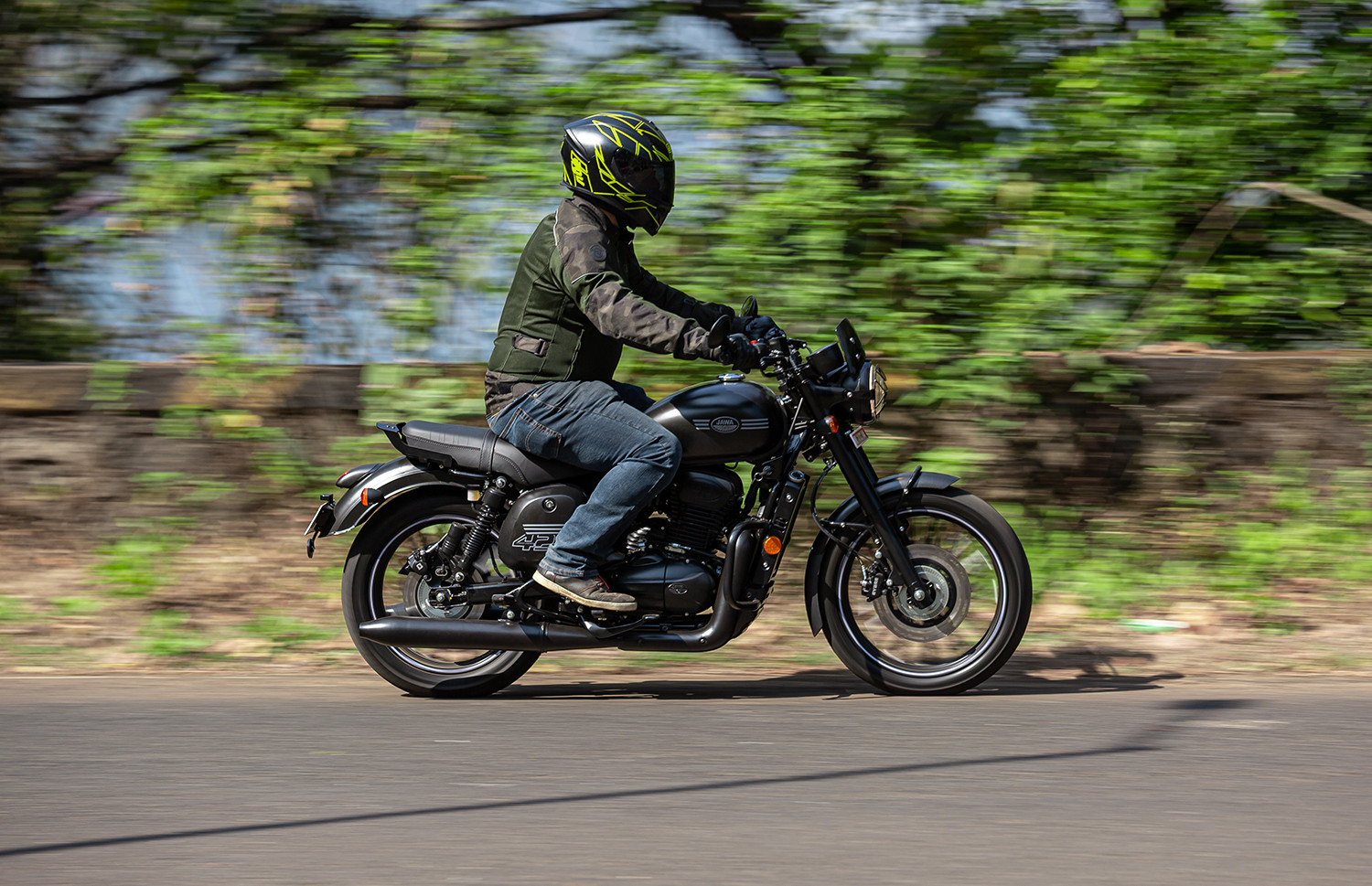 Jawa 42 2.1 First Ride Review | BikeDekho