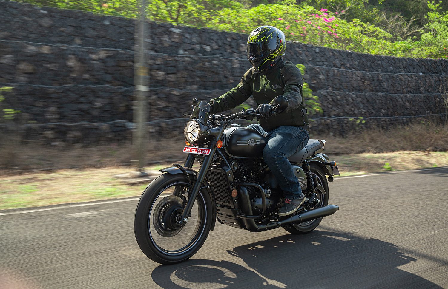 Jawa 42 2.1 First Ride Review | BikeDekho