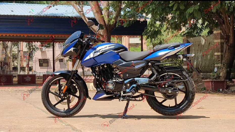 2021 Bajaj Pulsar 180 Gets Four New Colours | BikeDekho