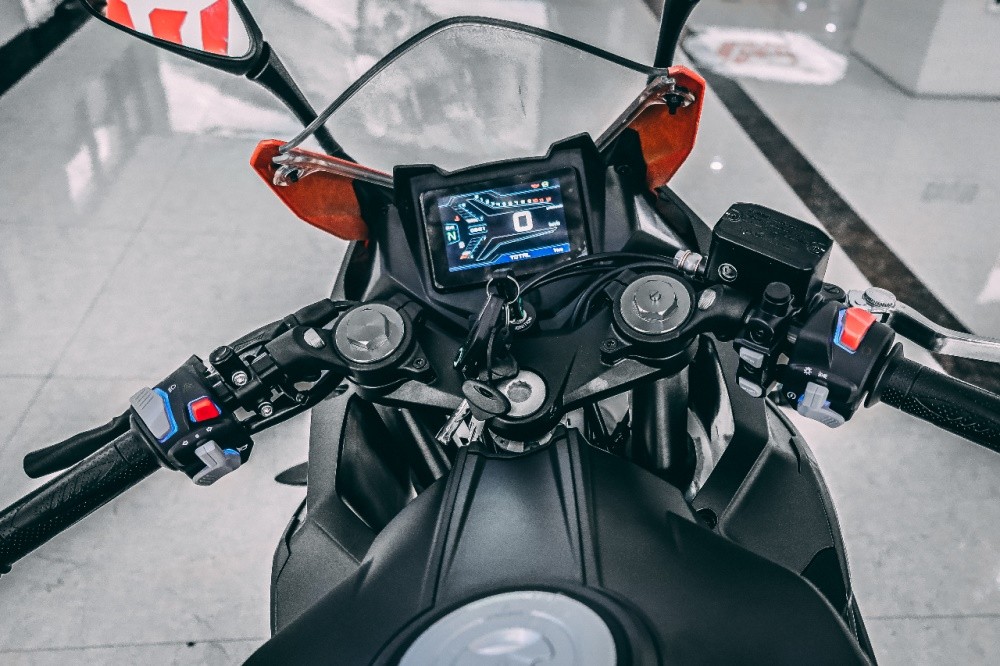 Lighter, Overhauled 2021 Benelli 302R Unveiled. India Bound? | BikeDekho